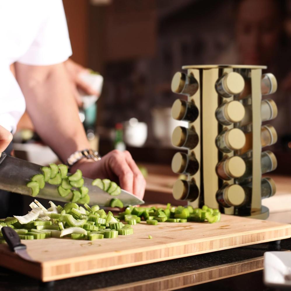Köp Roterande kryddställ med 20 glasburkar - Guld - Teknikhallen.se
